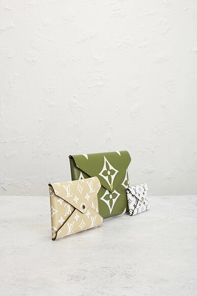 LOUIS VUITTON Monogram Giant Kirigami Pochette Set