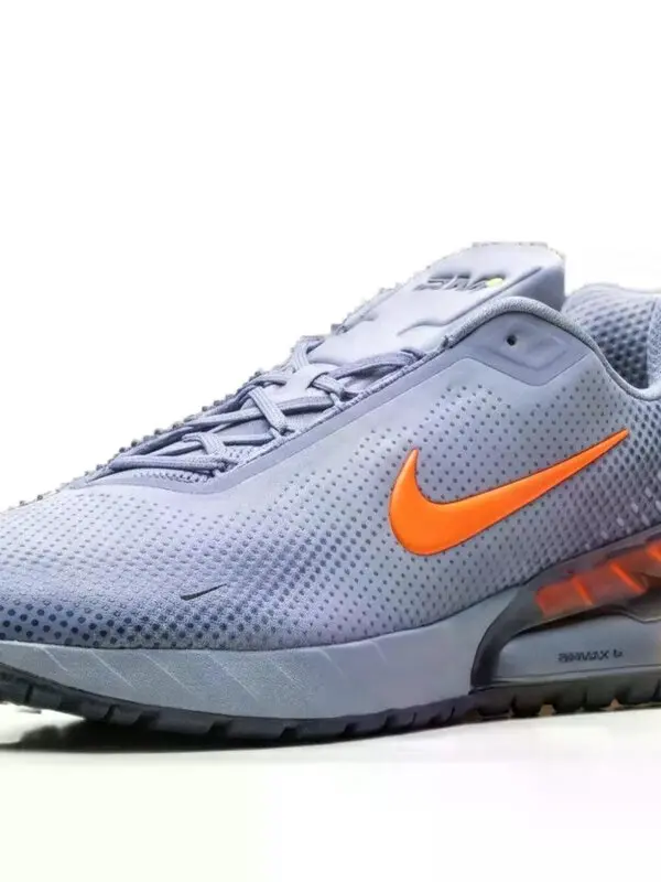 Nike Air Max Phoenix Sneakers