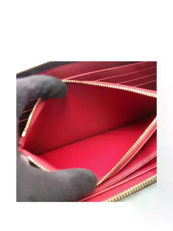 LOUIS VUITTON Monogram Zippy Wallet