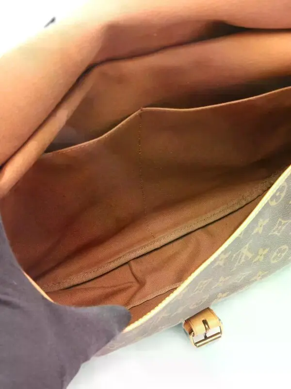 LOUIS VUITTON 1989 35 Saumur Monogram Shoulder Bag