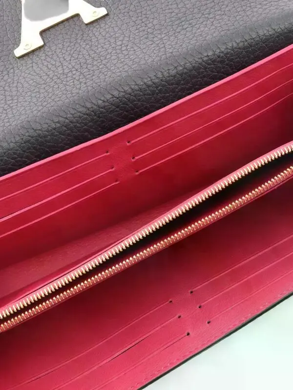 LOUIS VUITTON 2015 Capucines Bi-fold Wallet