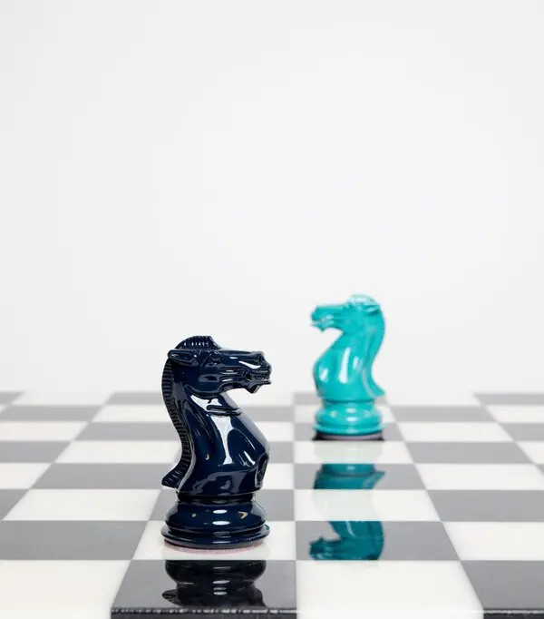 PURLING Alabaster Bold Chess Set