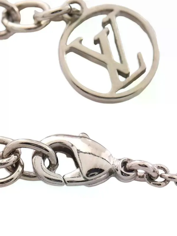 LOUIS VUITTON Essential V Necklace - Silver