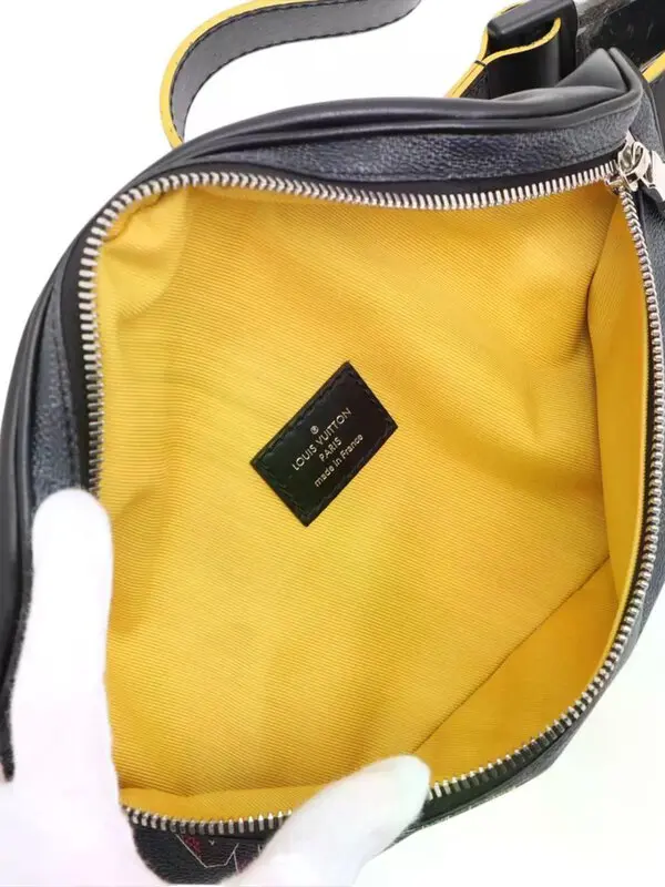 LOUIS VUITTON Damier Graphite Rainbow Logo Discovery Bumbag