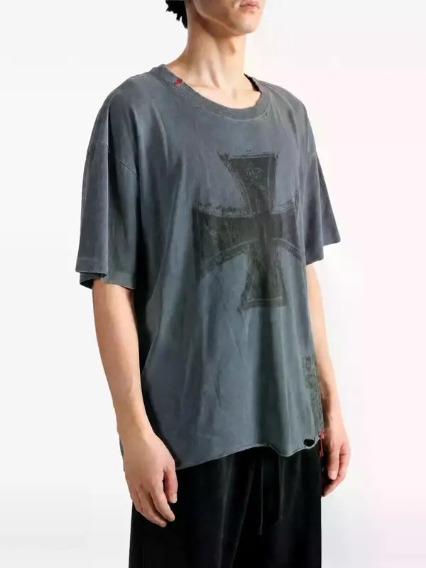 SAITOS Cross-print Distressed T-shirt
