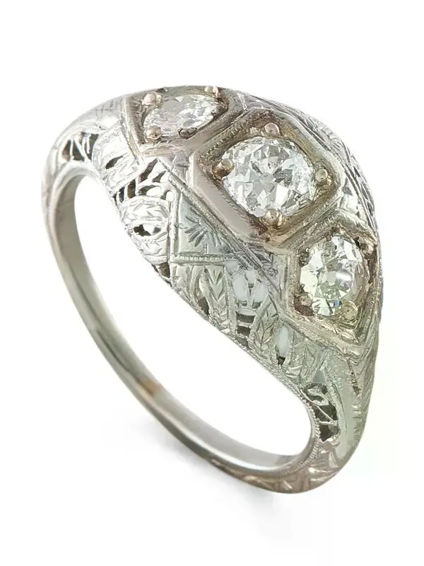 LB EXCLUSIVE Engraved-filigree Diamond Ring