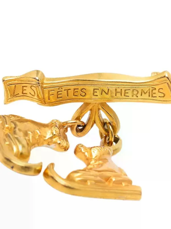 Hermès 1980 Plated Les Fetes En Pin Brooch Costume Brooch - Gold