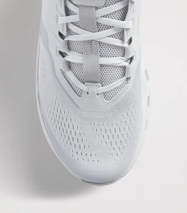 On Cloudrunner 3 Trainers