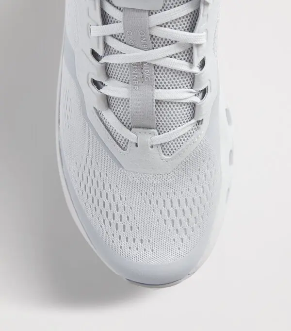 On Cloudrunner 3 Trainers