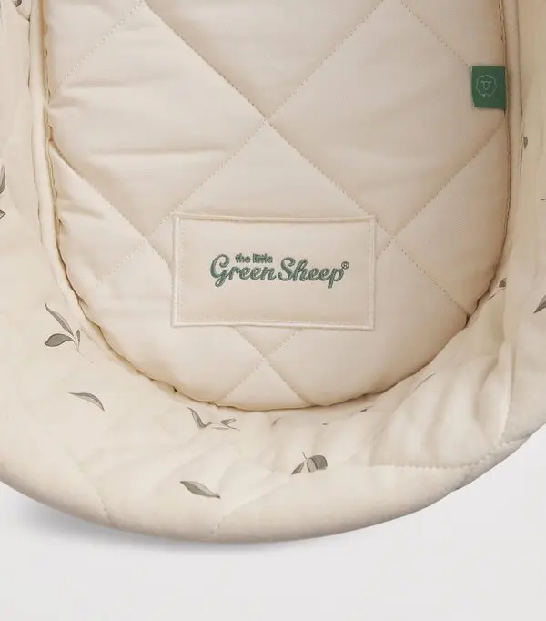 THE LITTLE GREEN SHEEP Quilted Moses Basket And Mattress