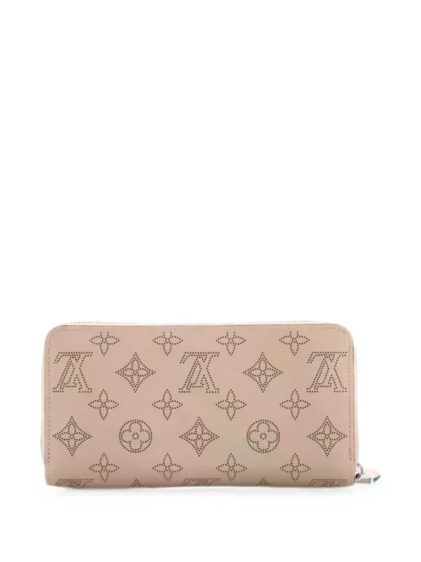 LOUIS VUITTON Zippy Wallet Mahina Leather Small Wallets