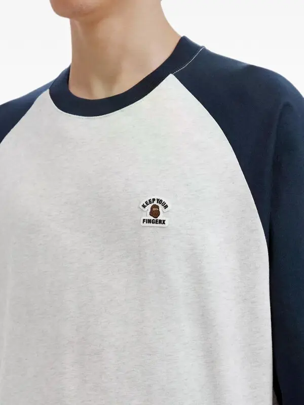 FINGERCROXX Logo-patch Raglan-sleeve T-shirt