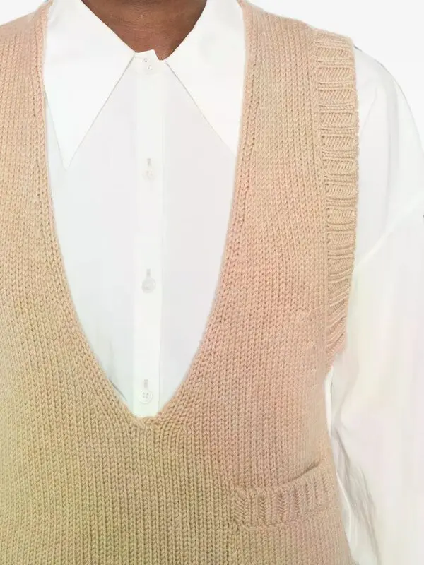 LAMRONS V-neck Ribbed-knit Vest