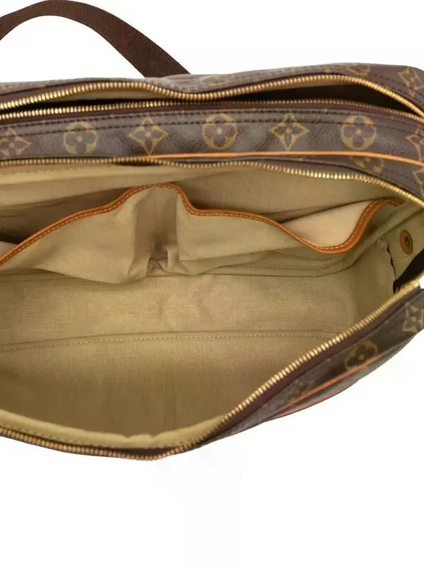 LOUIS VUITTON 1997 Monogram Reporter Gm Crossbody Bag