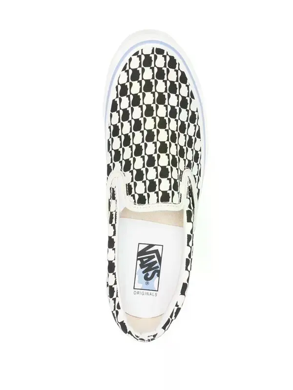 VANS Classic Slip-on Sneakers