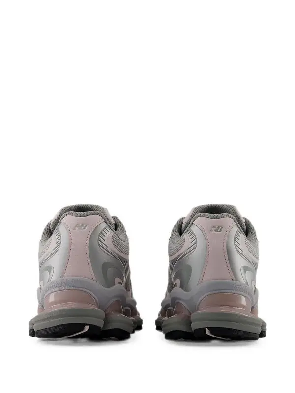 NEW BALANCE 2000 Sneakers