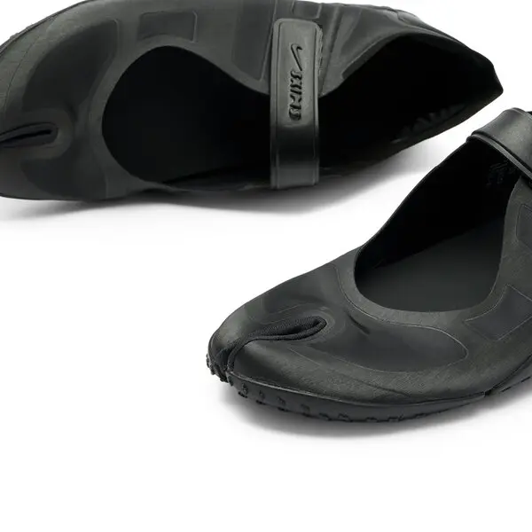 Nike X Skims Satin Rift Sneaker - Black