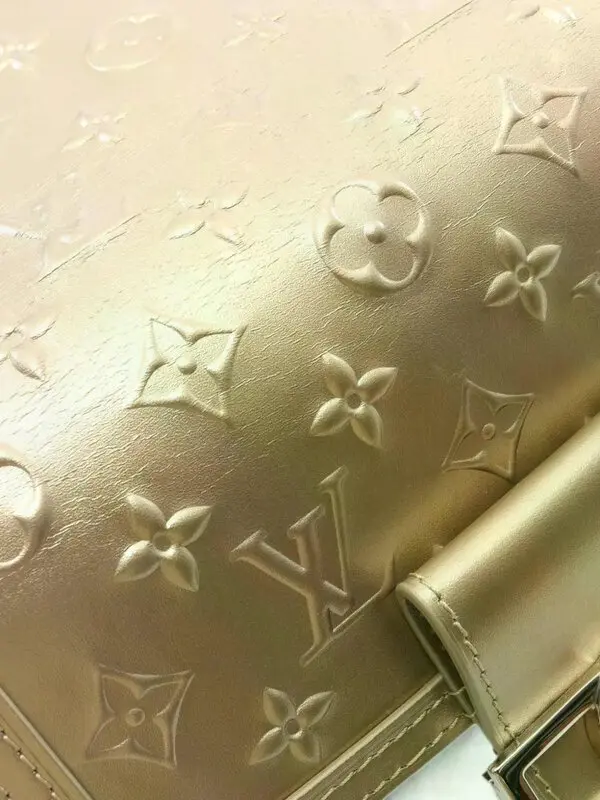 LOUIS VUITTON 2021 Dauphine Monogram Seal Shoulder Bag