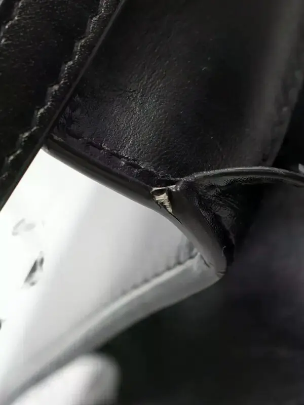 Saint Laurent 2010s Leather Shoulder Bag