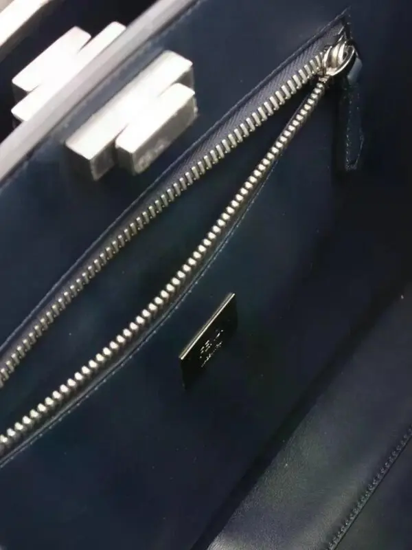 Fendi Peekaboo Essential Turn-lock Handbag - Grey