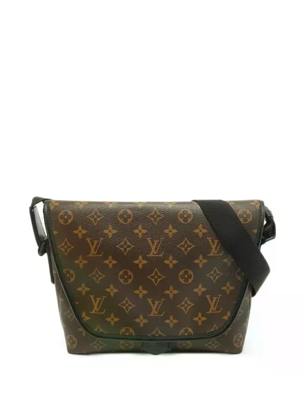LOUIS VUITTON Magnetic Monogram Macassar Messenger Bag
