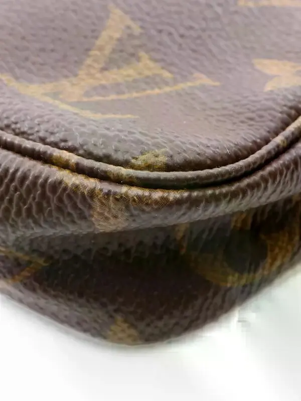 LOUIS VUITTON 2001 Monogram Pochette Accessoires Handbag