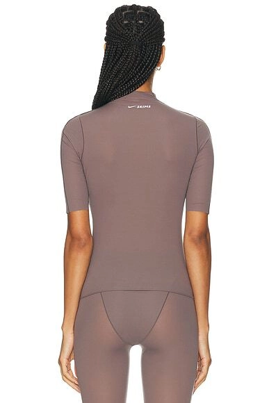 NIKESKIMS Weightless Short Sleeve Top