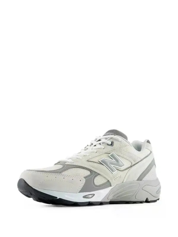 NEW BALANCE 880r Sneakers