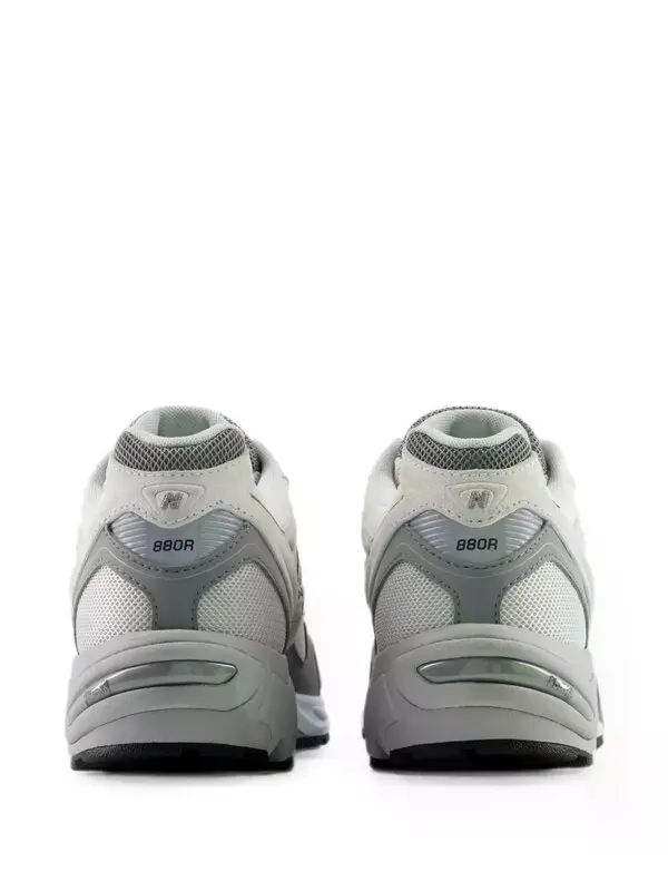 NEW BALANCE 880r Sneakers
