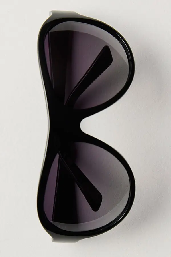 Free People Reese Oversized Shield Aviator Sunglasses At - Black/black