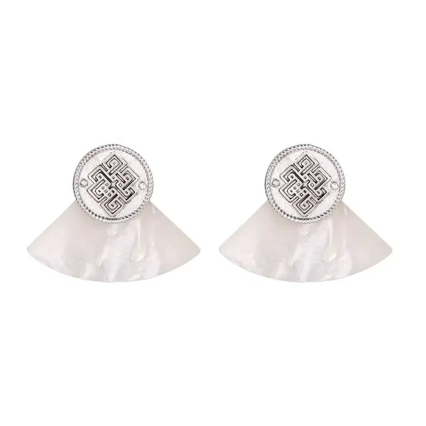AUROZIA Silver / White Three Charms Venus Bound/ White Gold Plated The Endless Love Knot Fan-shaped Mother-of-pearl Ear Clips - Silver/white