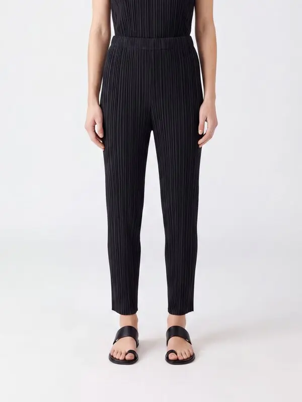 Issey Miyake Slim Fit Cropped Pleated Pants - Black