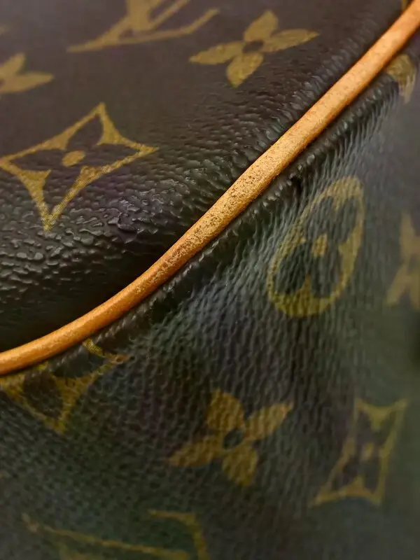 LOUIS VUITTON 1995 Monogram Crossbody Bag