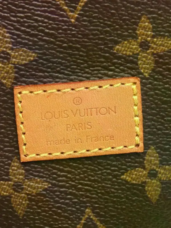 LOUIS VUITTON 1993 Monogram Saumur 30 Crossbody Bag