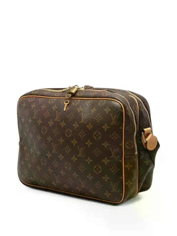 LOUIS VUITTON 2001 Monogram Reporter Gm Crossbody Bag