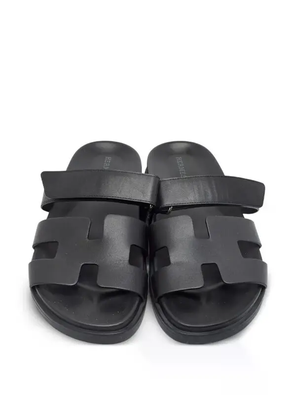 Hermès Chypre Leather Flat Sandals - Black