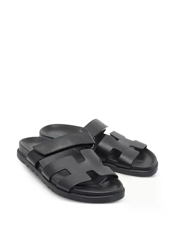 Hermès Chypre Leather Flat Sandals - Black