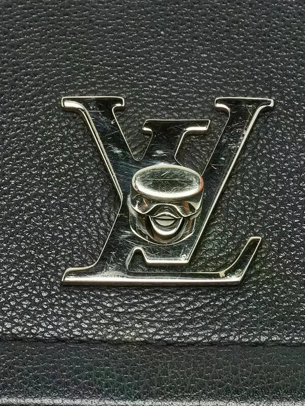 LOUIS VUITTON 2016 Lockme Ii Turn-lock Shoulder Bag