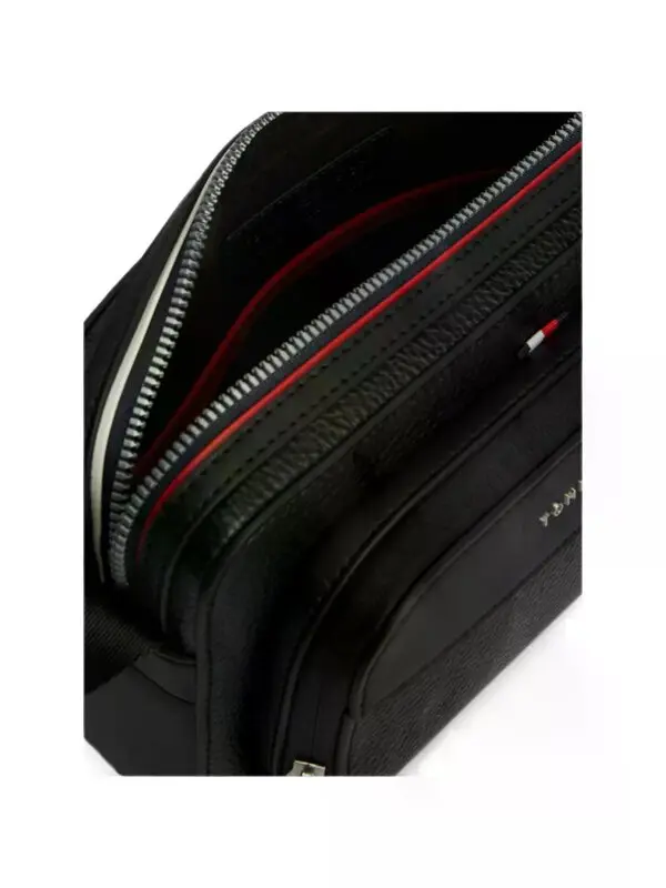 Tommy Hilfiger Logo-plaque Pebbled Messenger Bag