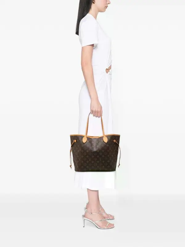 LOUIS VUITTON 2017 Monogram Neverfull Mm Tote Bag