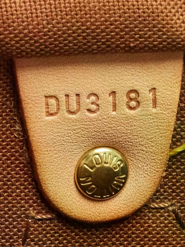 LOUIS VUITTON 2011 30 Speedy Bandoulière Monogram Handbag