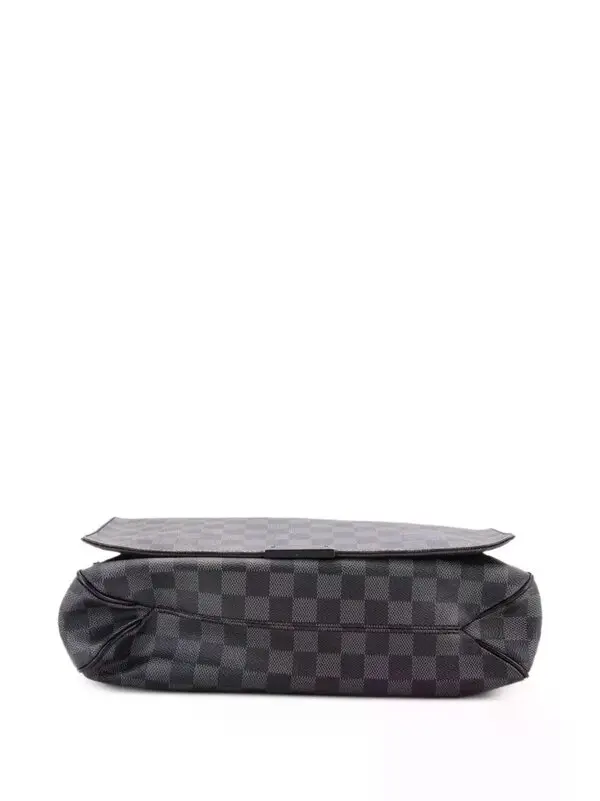 LOUIS VUITTON Damier Graphite Messenger Bag - Black