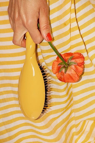 LA BONNE BROSSE Large Brush N02 - Saffron Yellow
