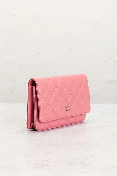 Chanel Caviar Classic Wallet On Chain