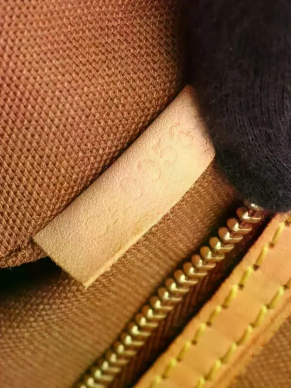 LOUIS VUITTON 2006 Monogram Batignolles Horizontal Tote Bag