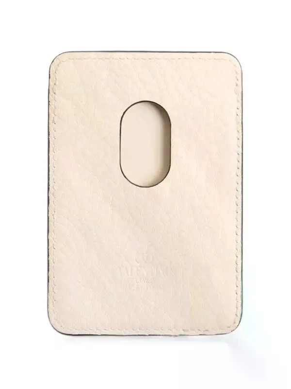 Valentino Garavani Rockstud Magnetic Card Holder In Grainy Calfskin - Neutrals