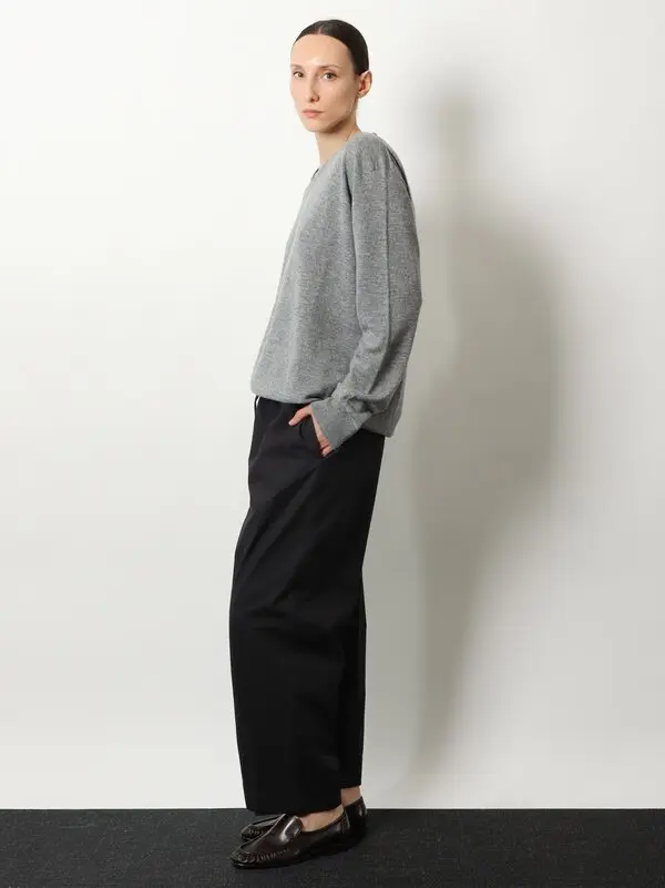 THE ROW Nian Cashmere V-neck Sweater - Grey
