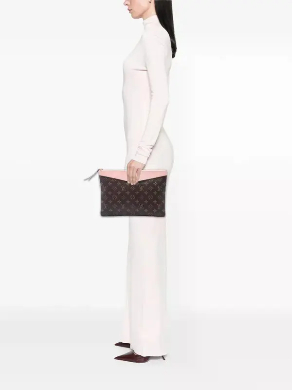 LOUIS VUITTON 2018 Monogram Daily Pouch Clutch Bag