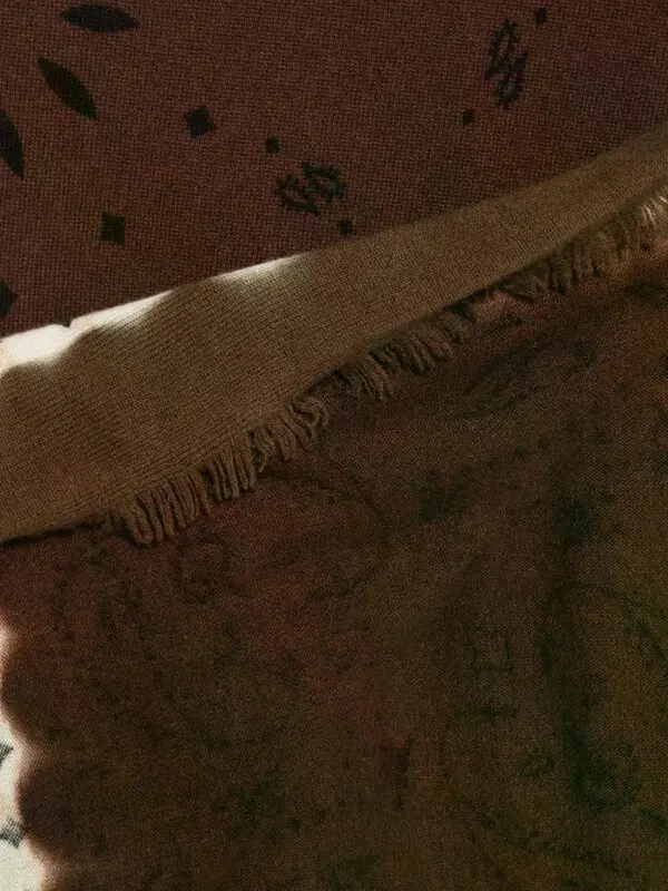 KUJTEN Fringed Scarf
