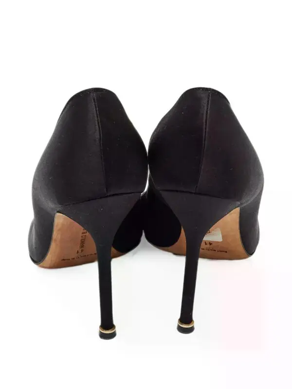 Manolo Blahnik Hangisi Pearl-embellished Pumps